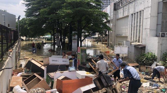 Mega Bekasi Hypermall Terendam Banjir, Pedagang Mengaku Rugi hingga ...