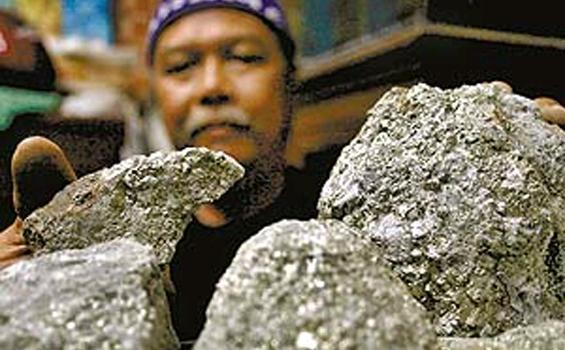 Wah! Indra Temukan 7 Bukit Berlapis Emas di Semeru - TribunNews.com