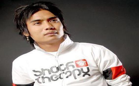 Charly Van Houten Ngamen Demi Gedung KPK - TribunNews.com