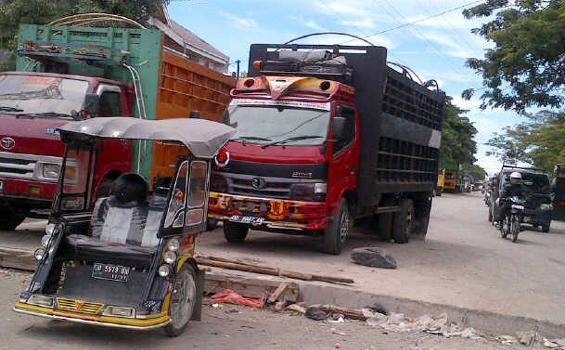 Polemik Truk Roda 10, Pemkot Minta Pemprov Sulsel Mediasi - TribunNews.com