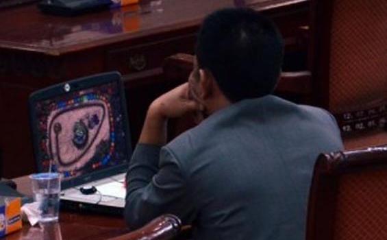 Anggota DPRD Asyik Main Game Zuma Saat Sidang Paripurna - TribunNews.com
