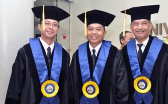 UI Kukuhkan Tiga Guru Besar Bidang Ilmu Teknik - TribunNews.com