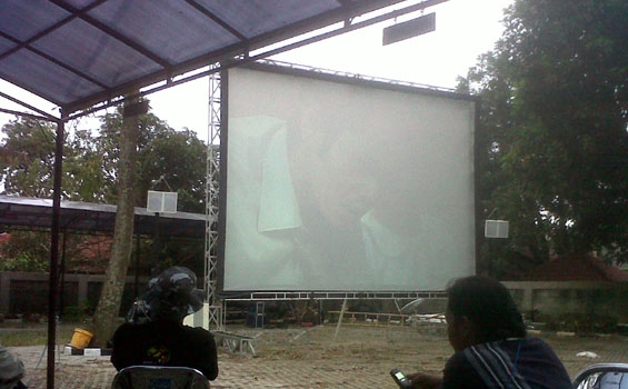 Layar Raksasa di Rumah Presiden Sudah Dipasang - TribunNews.com