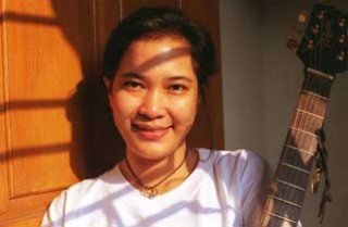 Oppie Andaresta Merasa Jadi Musisi Internasional - TribunNews.com