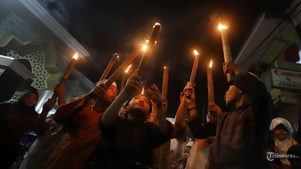Mengenal Pawai Obor 1 Muharram: Tradisi Meriah Sarat Makna ...