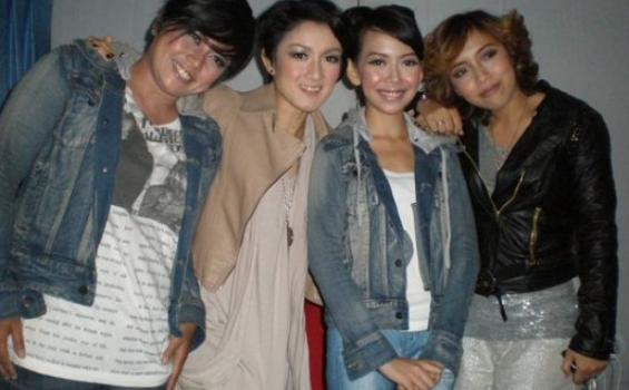 Band SHE Ditinggalkan Putri Sam Bimbo - TribunNews.com