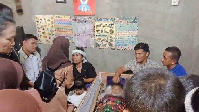 Sedihnya Gimson Butar-butar, Anak Tewas Diduga Korban Bully Kakak Kelas ...