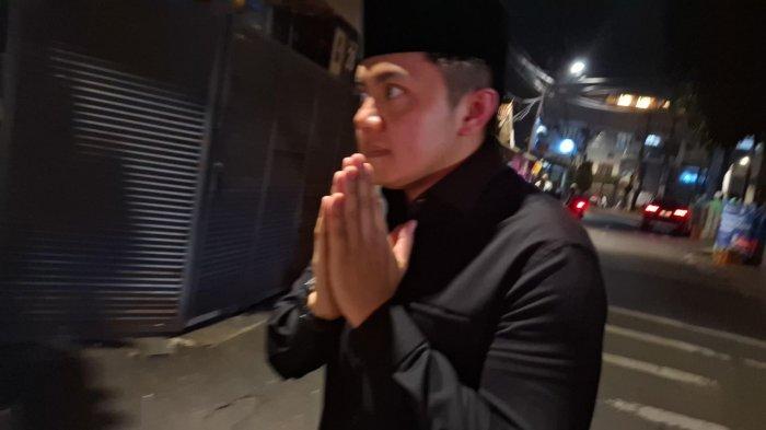 Berpeci Hitam, Letkol Teddy Indra Wijaya Melayat ke Rumah Duka Suami Najwa Shihab - TribunNews.com