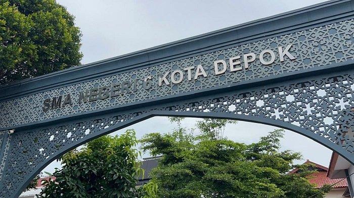 Dicopot Dedi Mulyadi, Kepala Sekolah SMAN 6 Depok Siti Faizah Tetap Masuk dan 'Sibuk' di Sekolah ...