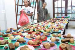 Takjil Ramadhan di Masjid Terbesar - TribunNews.com
