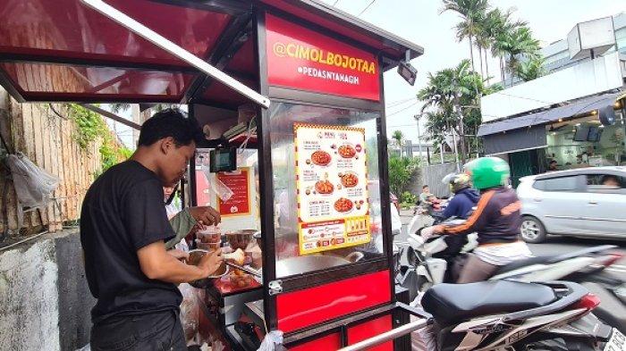 Viral Berkat Bernadya, Cimol Bojot Aa Jadi Incaran Pemburu Takjil di ...