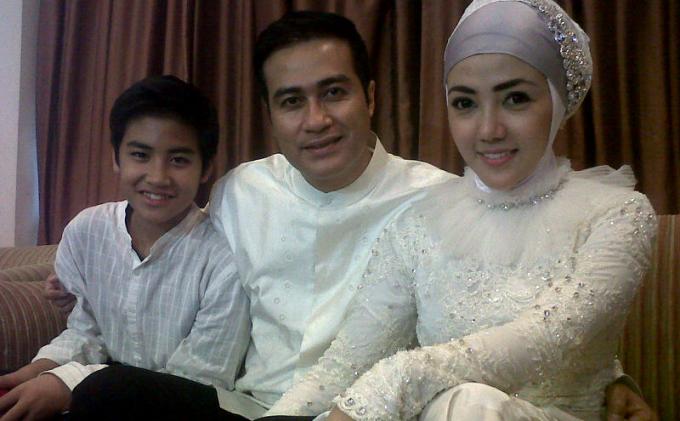 Lamaran, Adjie Pangestu Pinjam Anak Pada Mantan Istri - TribunNews.com