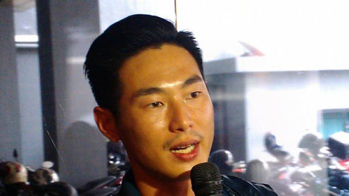 Aktor Edward Gunawan Siap Produksi Film Romantis - TribunNews.com