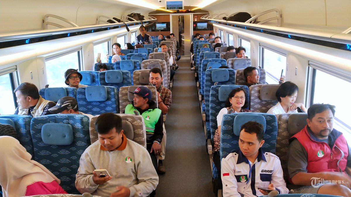 Pramugari Kereta Cepat Whoosh Diajari Bisa Bahasa Mandarin Dari 6000 Pelamar Diterima 12 Orang