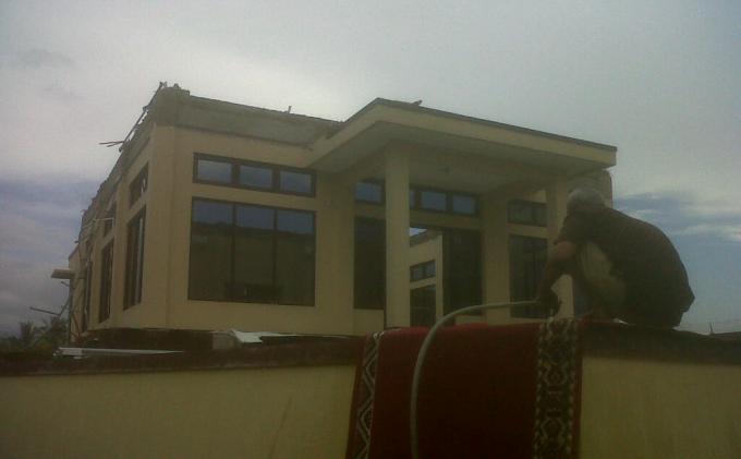 Robohnya Atap Masjid DPKAD Cianjur - TribunNews.com