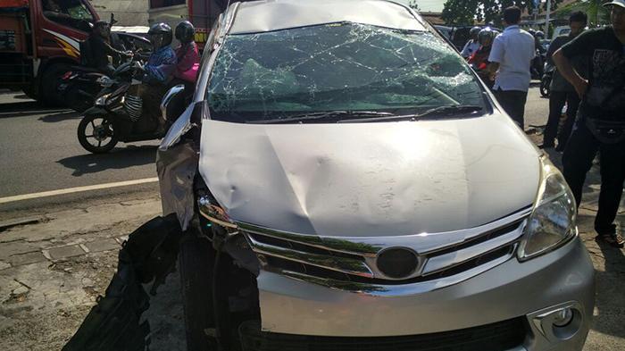 Tiga Korban Kecelakaan Dua Avanza Dilarikan ke Rumah Sakit - TribunNews.com