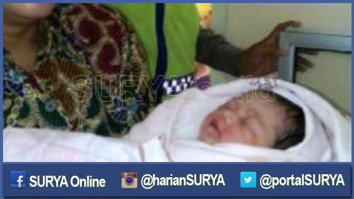 Ditemukan Bayi Berlumur Darah, Terlilit Plasenta di Gerobak Bakso - TribunNews.com