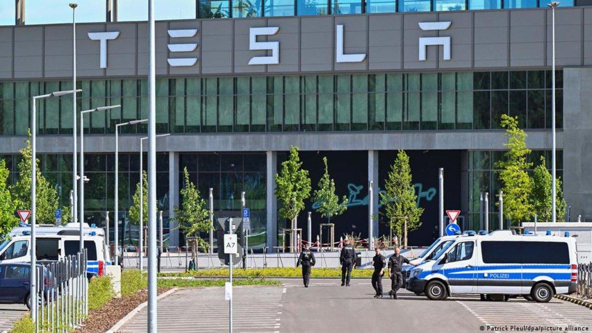 Aksi Protes terhadap Tesla Berakhir dengan Penangkapan di Jerman ...