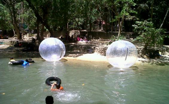 Bola Raksasa di Bantimurung Bisa Tampung 3 Orang - TribunNews.com