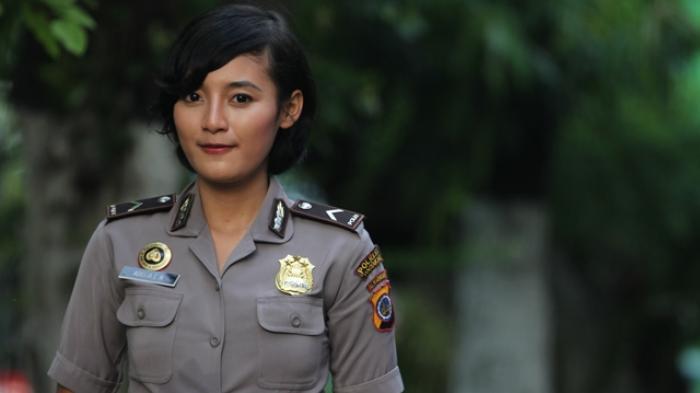 Bripda Adel, Polwan Cantik Jago Karate - TribunNews.com