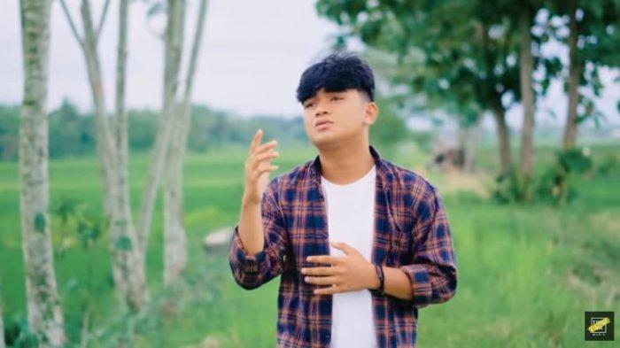 Chord Gitar dan Lirik Lagu Marantau - Nando Satoko: Doakan Diriku yang ...