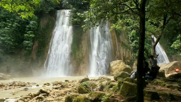 Jelajah Keindahan Curug Cikaso di Sukabumi - TribunNews.com