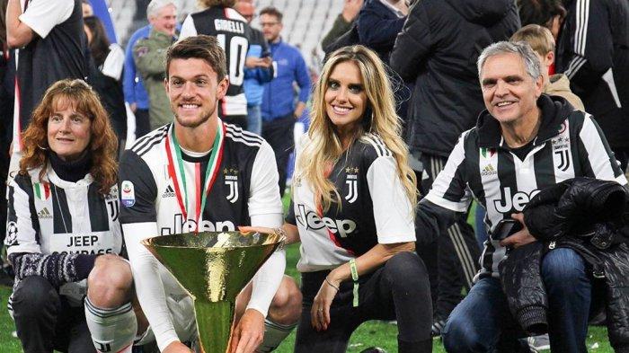Michela Persico Kekasih Pemain Juventus Mengonfirmasi Dirinya ...
