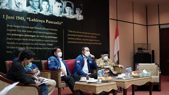 IEF: Bayar Pajak Bentuk Pahlawan Masa Kini - TribunNews.com