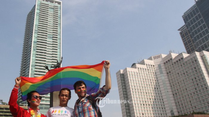 Terbentang Spanduk Penolakan Kaum Lesbi dan Homo di Jalan Cijerah ...