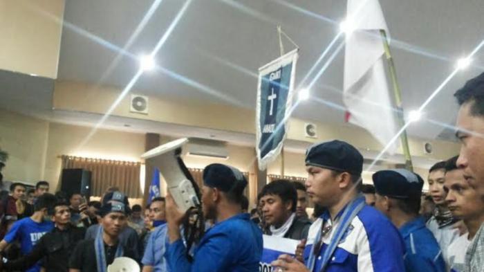 Keluarga Besar GMKI - GAMKI Sulawesi Utara Demo, Ini Tuntutannya ...