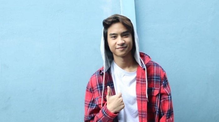 Iis Dahlia Jadi Sasaran Bully Netizen, Ini Kata Putranya - TribunNews.com