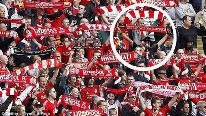 Wayne Rooney Kagum sama Fans MU yang Berdiri Sendirian Diantara ...