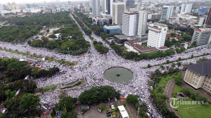 Cerita Di Balik Keputusan Jokowi Temui Massa Aksi 212 di Monas ...