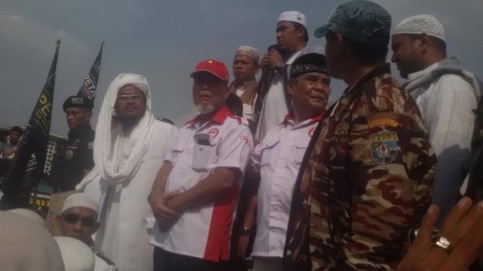 Ribuan FPI Suarakan Ganyang PKI di Depan Istana - TribunNews.com