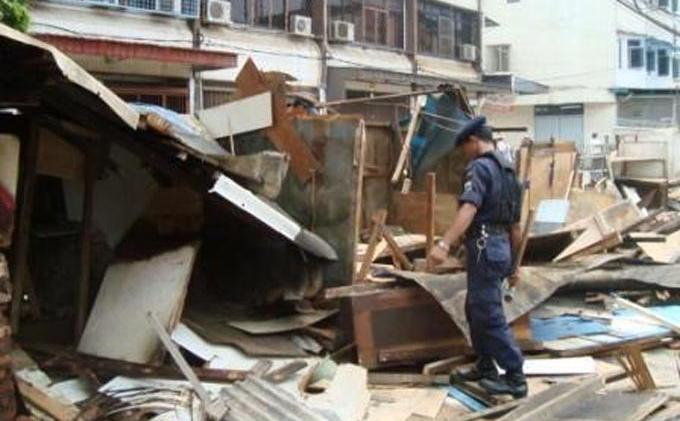 Gubuk Esek-esek Tanah Abang Dibongkar, Petugas Temukan Kondom Berserakan - TribunNews.com