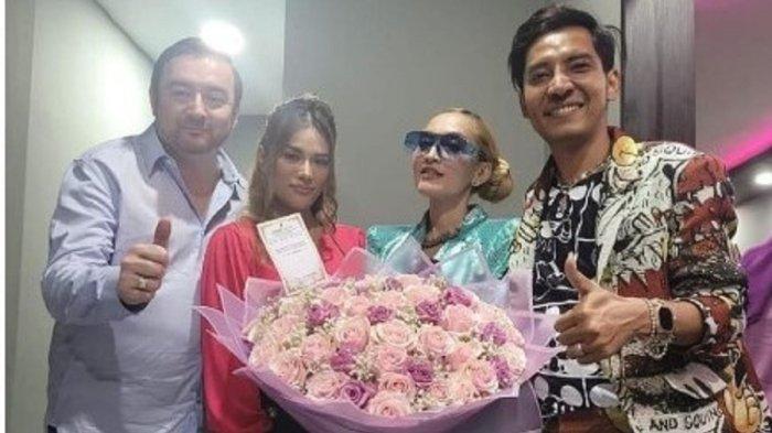 Indah Sari Kenalkan Musik Dangdut di Amerika Serikat Bersama Seven ...