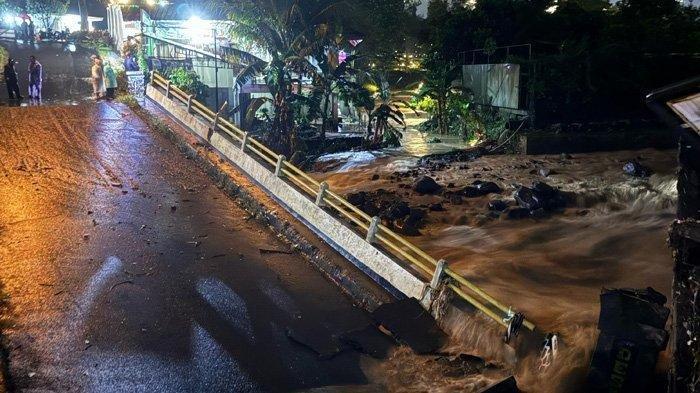 Banjir Bandang di Puncak Bogor: Permukiman Terendam dan Jembatan Putus, Pemkab Imbau Warga ...