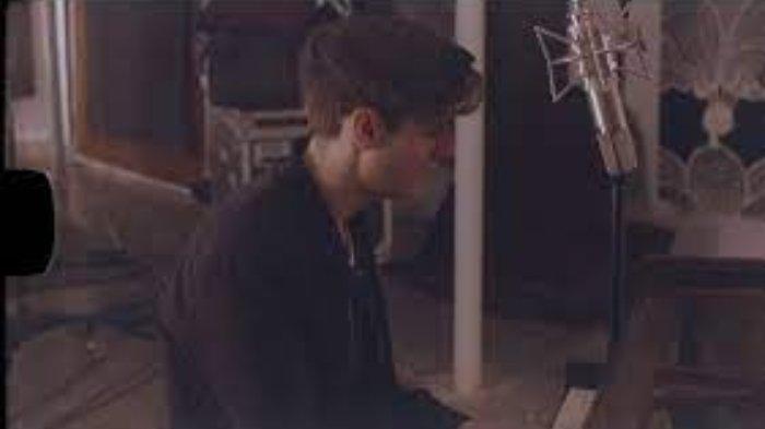 Lirik Lagu dan Terjemahan Bahasa Indonesia Give & Take - John Marc ...