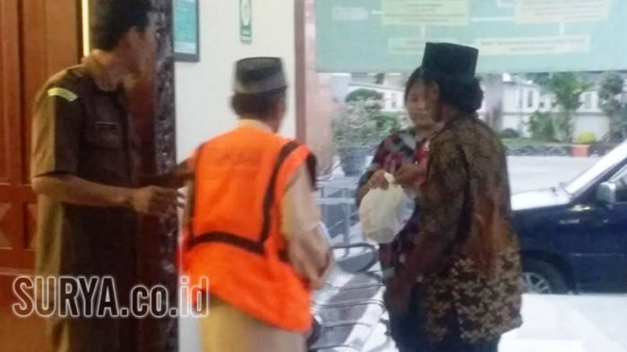 Kakek Bejat, Cabuli Bunga di Depan Cucunya Sendiri - TribunNews.com