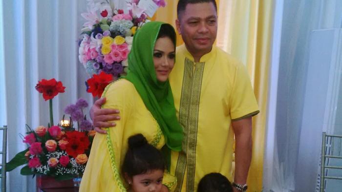 Krisdayanti Butuh Waktu Penuhi Permintaan Raul Lemos agar Berhijab ...