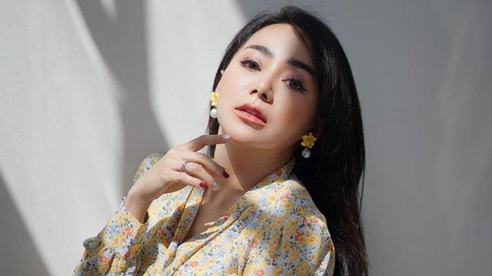 Helga Luna Lestarikan Bahasa Jawa Lewat Lagu Perdana Berjudul ‘Dolananmu’ - TribunNews.com