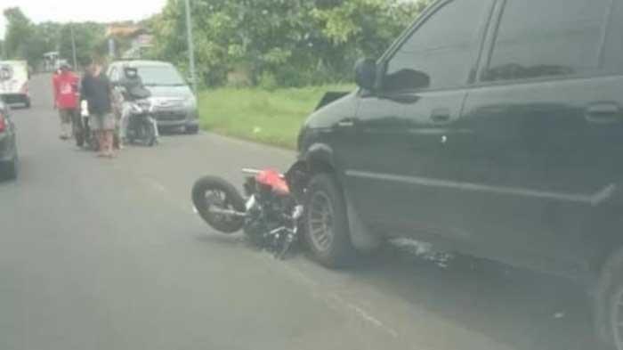 Tabrakan Motor dan Minibus Pather di Gresik, Satu Orang Tewas - TribunNews.com