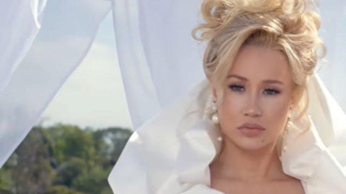 Lirik Lagu dan Terjemahan Started - Iggy Azalea: I Started from The ...