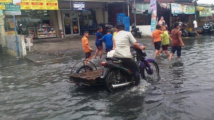Sepanjang Jalan Letda Sudjono Macet Total, Banyak Kendaraan Mogok - TribunNews.com