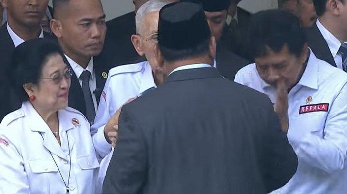 Momen Keakraban Prabowo, Megawati dan Try Sutrisno saat Upacara Peringatan Hari Lahir Pancasila ...