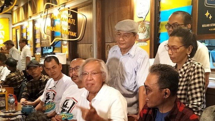 Politikus Senior PDIP Panda Nababan Yakin Jokowi Dukung Ganjar Pranowo ... Politikus Senior PDIP Panda Nababan Yakin Jokowi Dukung Ganjar Pranowo ...
