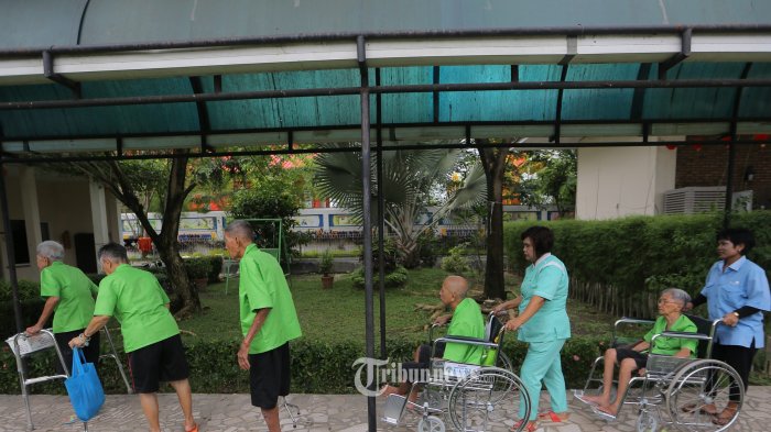 Pengakuan Nenek Nasikah usai Diserahkan ke Panti Jompo Malang, Kedua ...