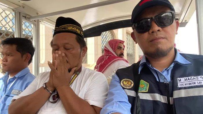 Momen Mengharukan Petugas Haji Mengantarkan Jenazah Jemaah ke Tempat ... Momen Mengharukan Petugas Haji Mengantarkan Jenazah Jemaah ke Tempat ...