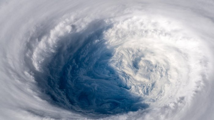 Mengenal Badai Trami, Topan Dahsyat yang Jadi Penyebab Gelombang Tinggi ...