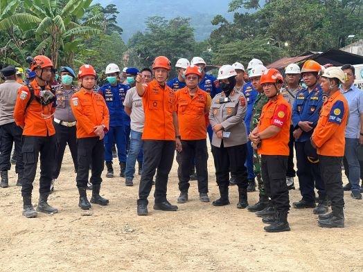 Pergerakan Longsoran Tambang Gunung Kuda Sulit Diprediksi, Tim SAR ...